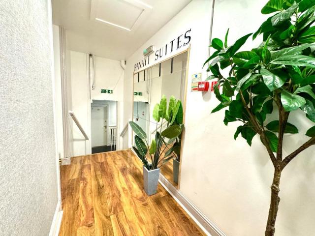 Studio in Kember Street, Islington, N1