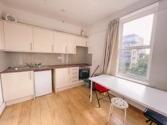 Studio in Holloway Road, Islington, N7