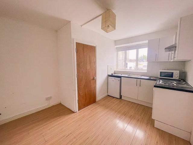 Studio in Holloway Road, Islington, N7