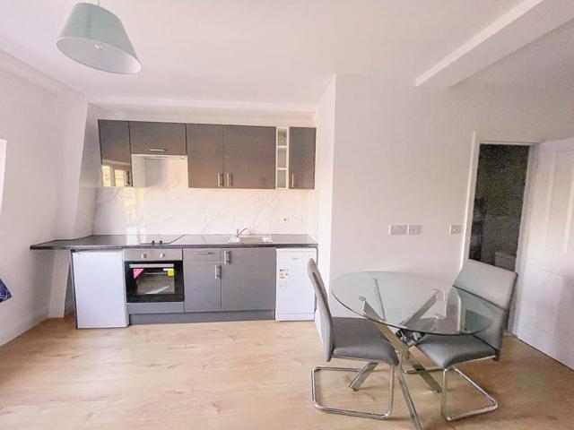 Studio in Holloway Road, Islington, N7
