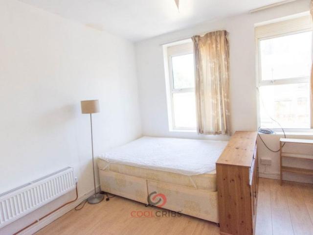 Studio in Holloway Road, Islington, N7
