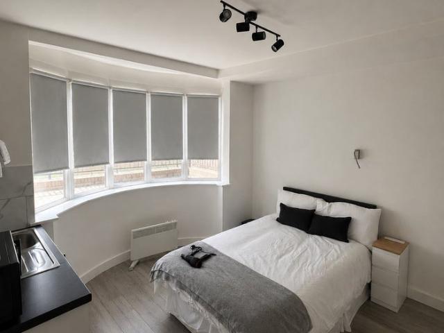 Studio in Harrow! Benefits Accepted Bills Includ