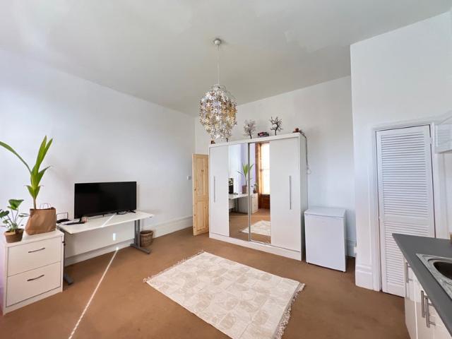 Studio in Heart of Crystal Palace Bills Included