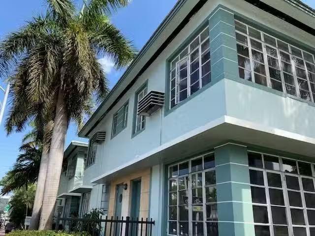 STUDIO IN MIAMI BEACH 1575 Lenox Ave
