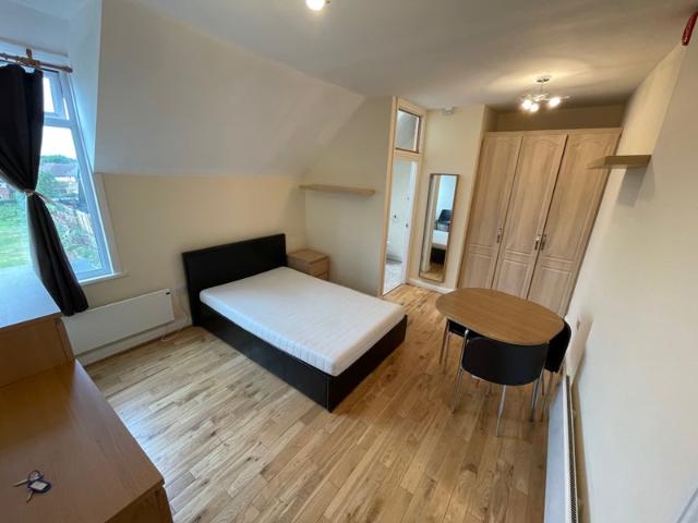 Studio in Norwood, 1 stop to London Bridge 12 Min