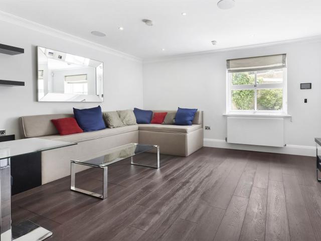 studio in Peony Court, SW10, London, SW10 0AJ