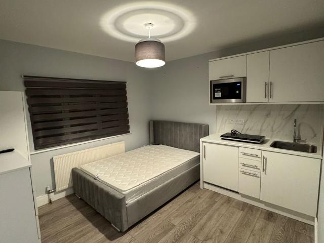 studio in Quantock Gardens, Cricklewood, London, NW2