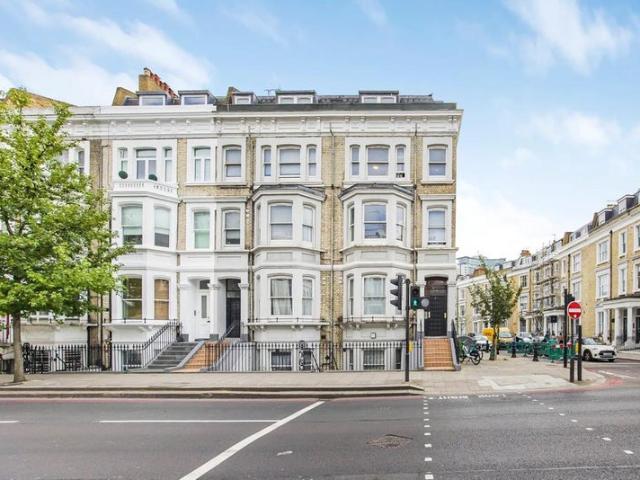 Studio in Warwick Road, Earls Court, London, SW5