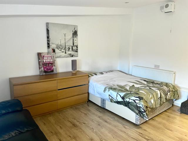 Studio in Wednesbury WS10 7AL