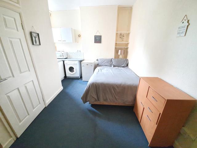 Studio in West Bromwich B71 1NS