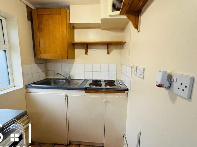 studio in West End Road, Southall, UB1 1JQ