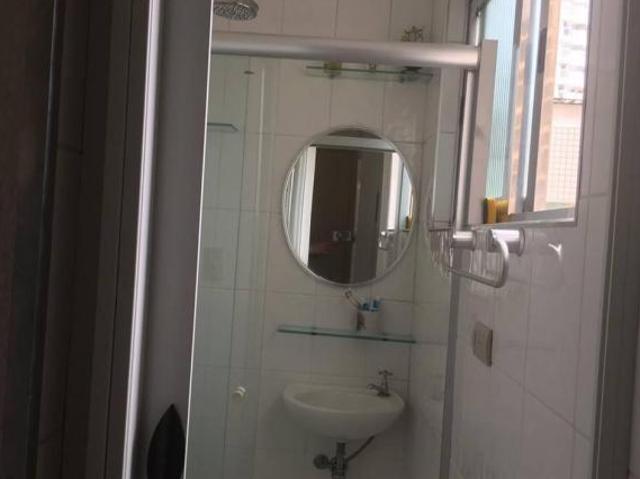 Studio localizado em Santos, no bairro de Embare, predio frente ao mar apartamento lateral com v