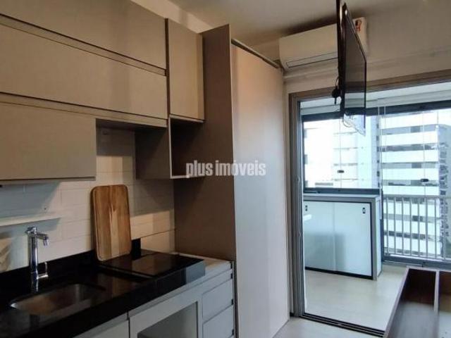 Studio localizado entre duas estações de metrô