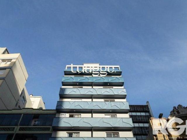 Studio localizado na Rua Duque de Caxias, Centro Histórico de Porto Alegre, uma