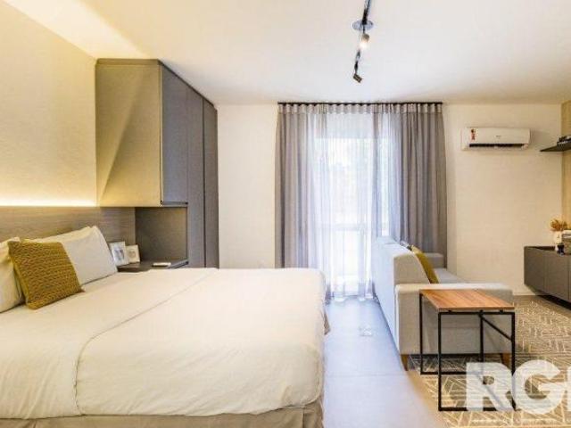 Studio localizado no Centro Histórico de Porto Alegre, uma das ruas mais charmos