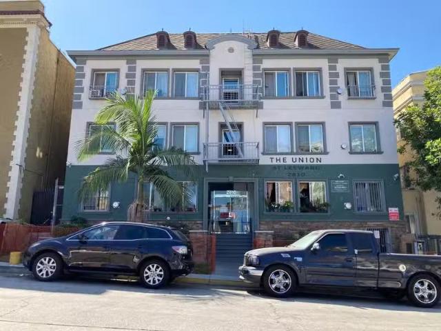 Studio Leeward Apts.New York Style.Gorgeous Newly Remodeled!