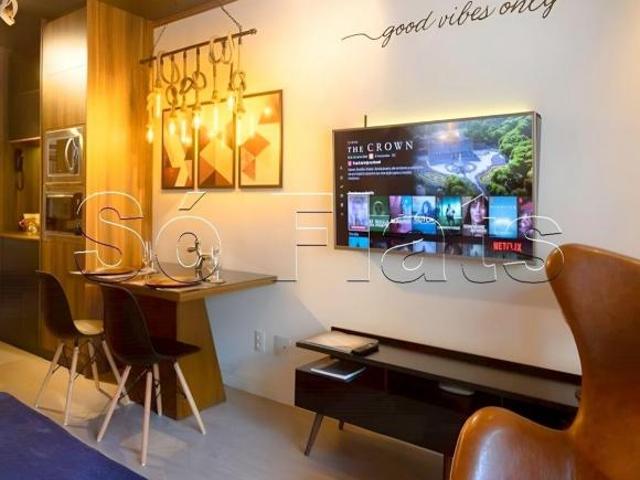 Studio mobiliado na República com varanda e lazer completo perto do metrô