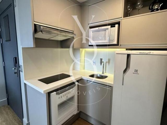 Studio mobiliado no Batel