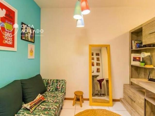Studio mobiliado no Centro de Curitiba