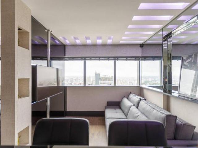 Studio mobiliado com vaga no Centro de Curitiba Excelente potencial de investimento