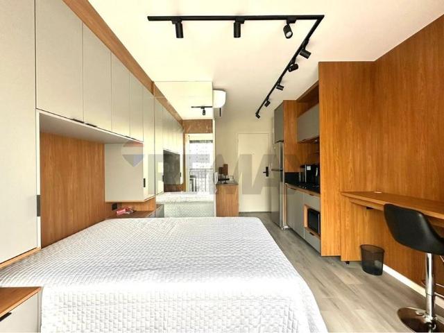 Studio Mobiliado com Varanda no Campo Belo — Pronto para Morar