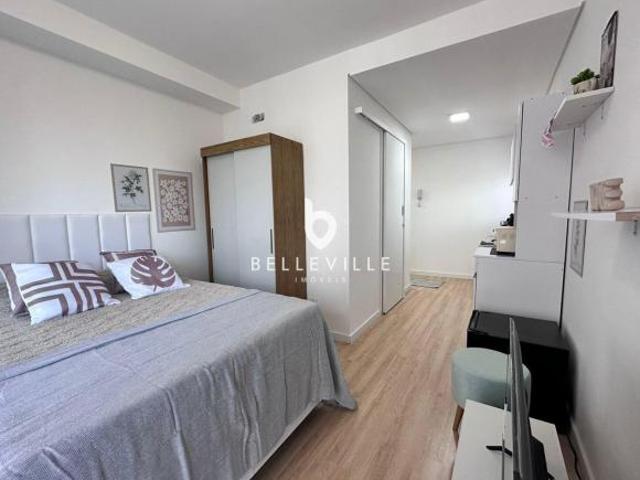 STUDIO MOBILIADO COM VARANDA NO CENTRO DE CURITIBA