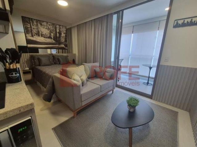 Studio mobiliado com varanda em andar alto na Vila Nova Conceição