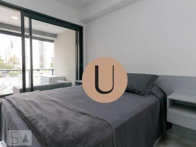Studio mobiliado com estilo e praticidade, em Pinheiros