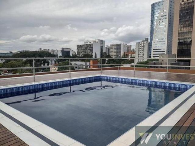 Studio Mobiliado com Garagem no Centro Cívico | Pronto para investir