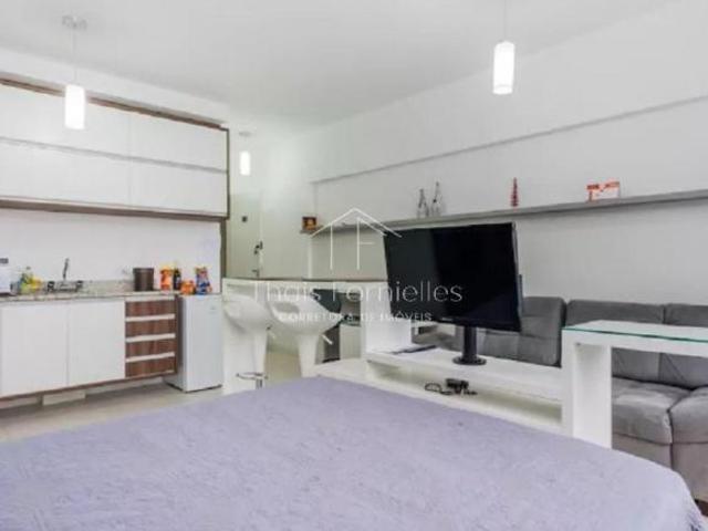 Studio mobiliado com sacada — 33 m² — Condomínio Clube