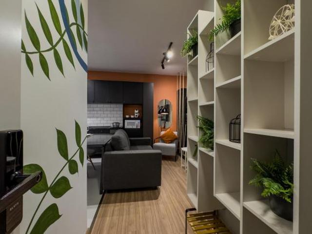 Studio mobiliado e decorado Centro Curitiba | 30m² | Próx UFPR | Andar alto