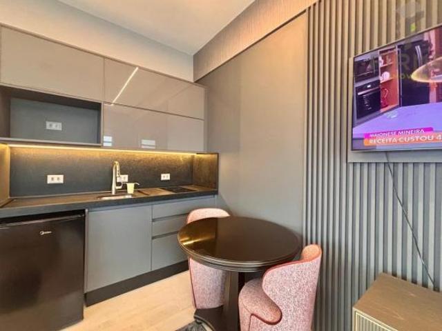 STUDIO MOBILIADO E DECORADO NO CORAÇÃO DE CURITIBA | RESIDENCIAL EVOLUTION