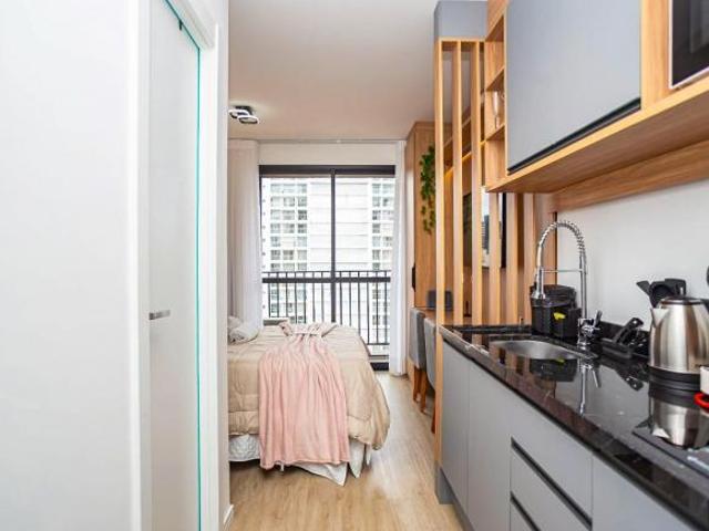 Studio mobiliado e focado em Airbnb à venda no Centro de Curitiba