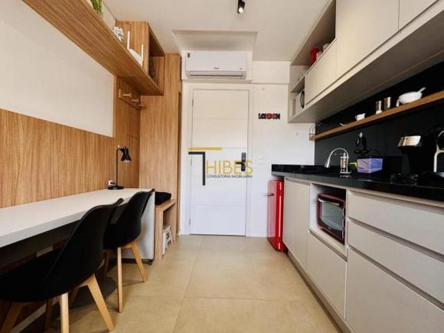 Studio mobiliado e lindamente decorado no Batel – 21m² privativos