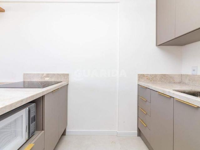 Studio mobiliado em andar alto com 30m² e excelente iluminação natural COD: 25850