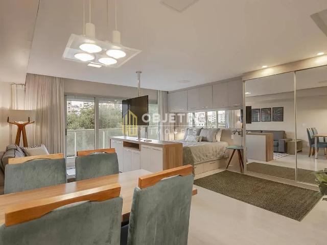 Studio mobiliado para locação com sacada, churrasqueira e vaga | Petrópolis