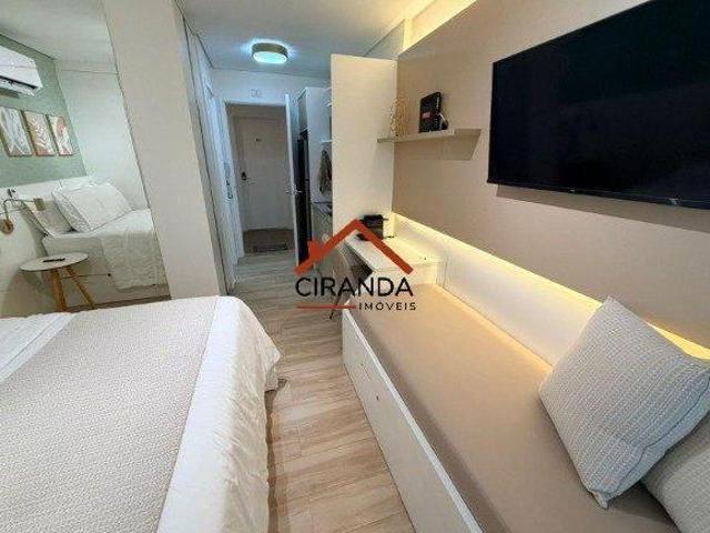 Studio mobiliado, pronto para morar, com decoração moderna e funcional