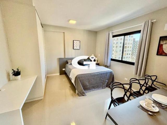 Studio Mobiliado pronto pra morar ou investir no Centro de Curitiba!