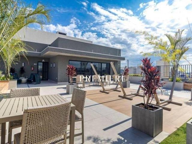 Studio moderno com 19m² e varanda à venda no Centro de Curitiba