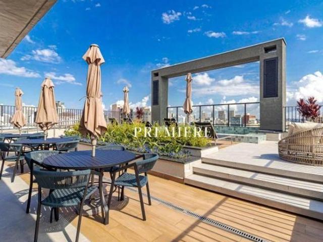 Studio moderno com 19m² e varanda à venda no Centro de Curitiba