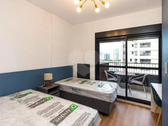 Studio moderno com varanda à venda em Perdizes