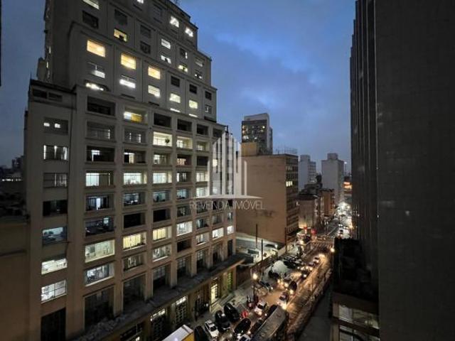 Studio Moderno no Centro Histórico de São Paulo: Oportunidade Única de Investimento!
