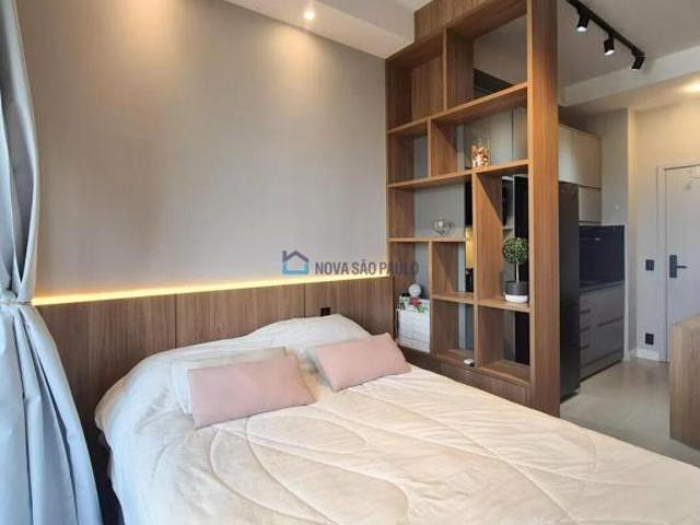 Studio Moema 27m² com Pé Direito Imponente de 3,04m