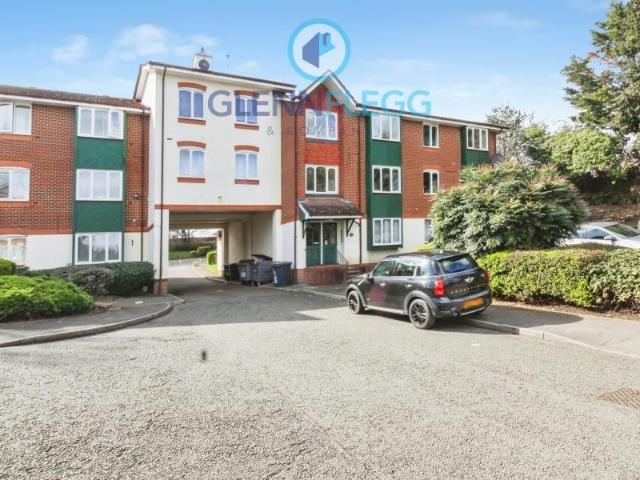 Studio, Missenden Gardens, Burnham, Berkshire SL1, 1 bed flat to rent, £850 pcm | PrimeLocation
