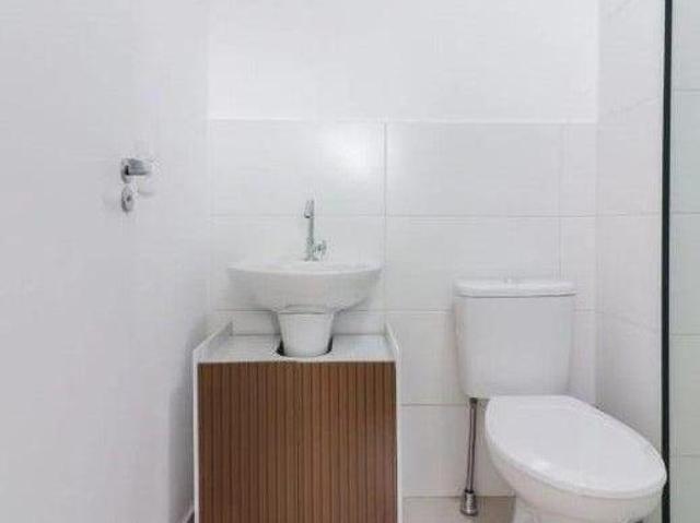 Studio novo, nunca habitado, com armários!