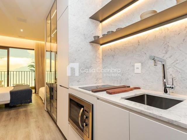 Studio no Batel com sacada próximo à Praça do Japã