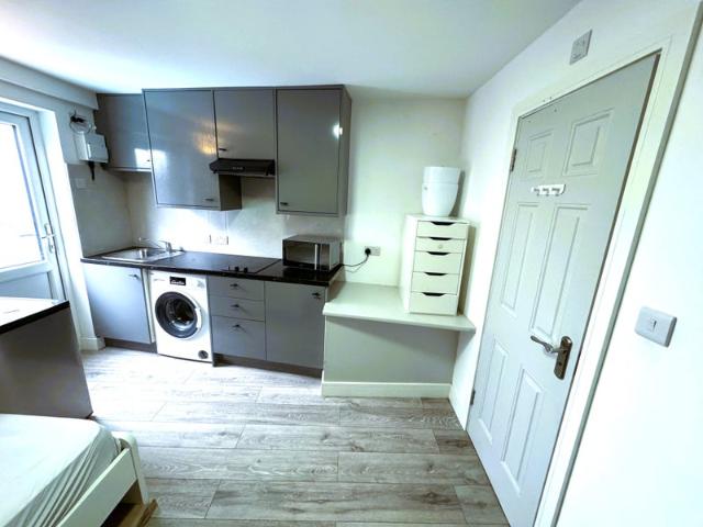 Studio Newbury Park £1000 Pcm All Bills Included