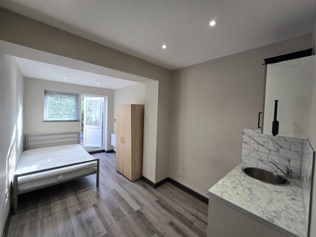 Studio Near Edgware! All Bills inc. Benefits Ok