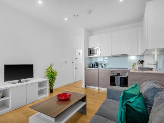 Studio near Heathrow at Hounslow Central