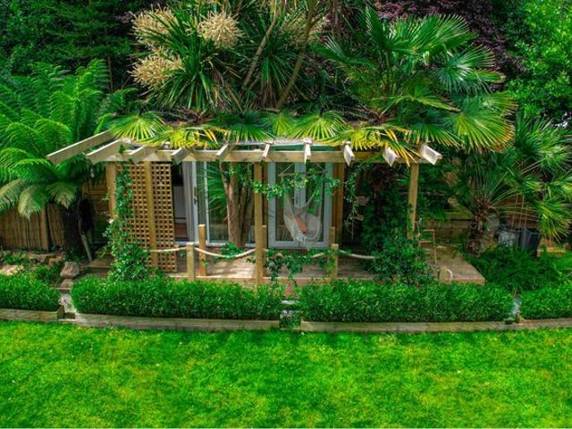 Studio nr beach, shops & Lansdown Campus